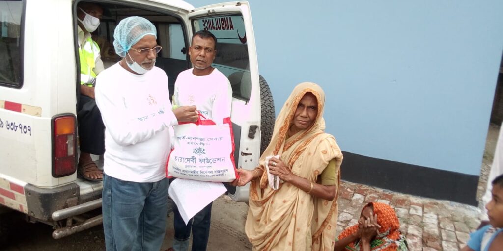 তারাদেবী ফাউন্ডেশনের উদ্যোগে খাদ্য সামগ্রী বিতরণ অব্যাহত | দৈনিক মাথাভাঙ্গা